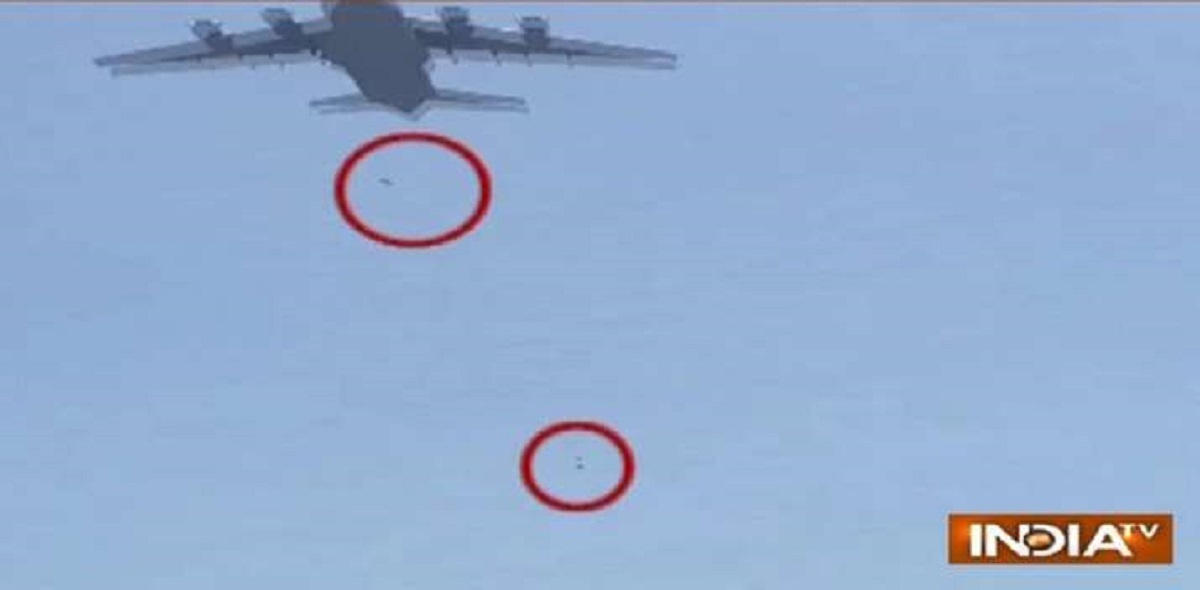 Afghanistan: Shocking video shows 3 people falling off plane mid-air in ...